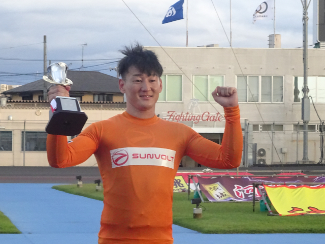 【蒲生氏郷杯王座競輪】 山田久徳「竜生とワンツーを決められたのが何より嬉しい」決勝1着〜3着レース後コメント 競輪ニュース